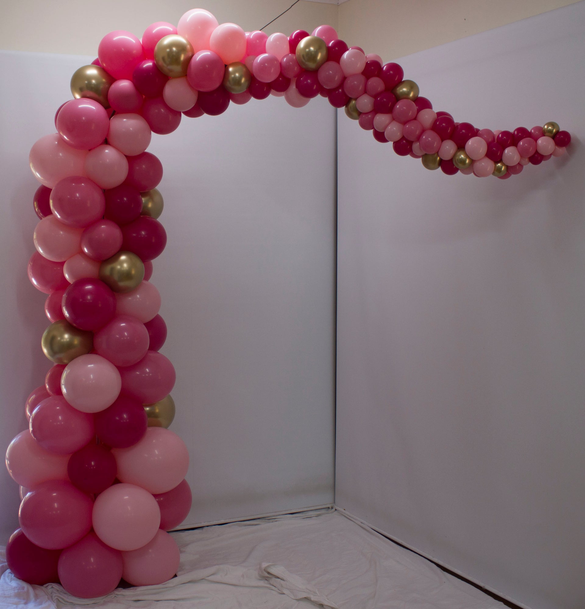 Arches & Columns – Balloon Saloon